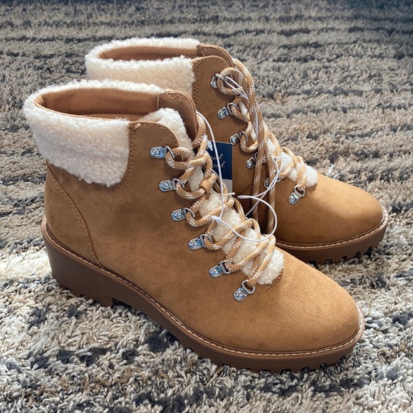 Universal Thread | Shoes | Nwt Universal Thread Leah Boutte Color ...